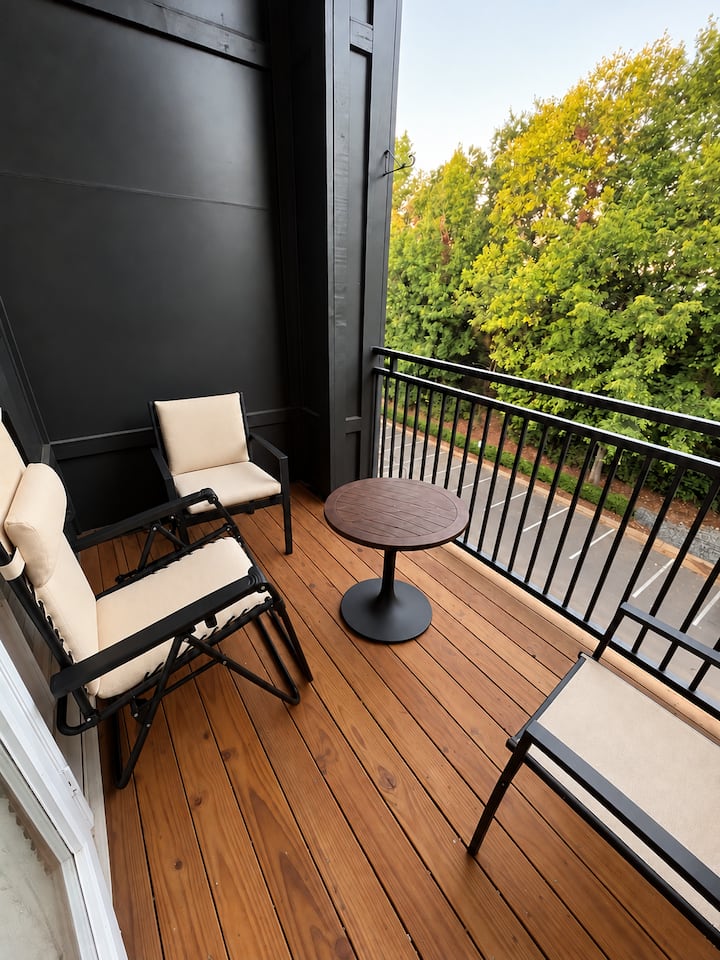 Charlotte Retreat With Balcony Near Uptown - Charlotte Douglas Airport (CLT)