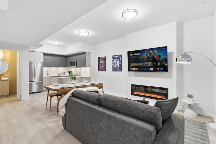 3br Boutique Townhouse • Sleeps 7 • Parking - Toronto