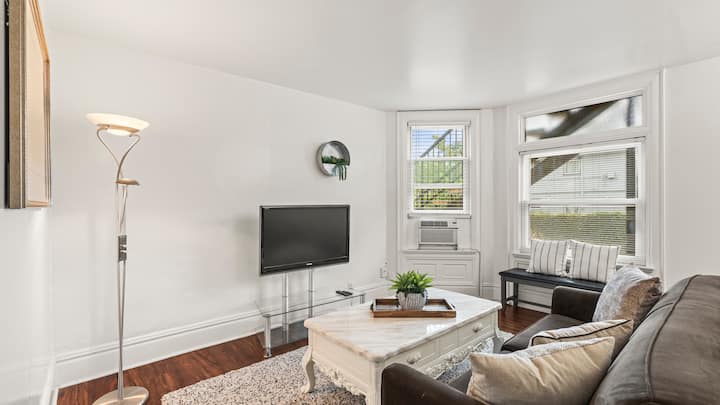 Central Location | Cozy 1br Apartment | Pvt Access - Pasadena, CA