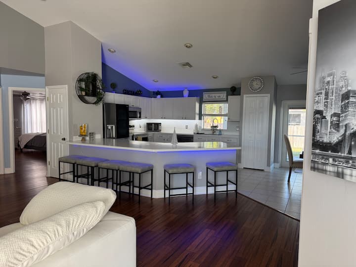 Cape Coral 3br | Pets | Fenced Yard + Fire Pit - Cape Coral, FL