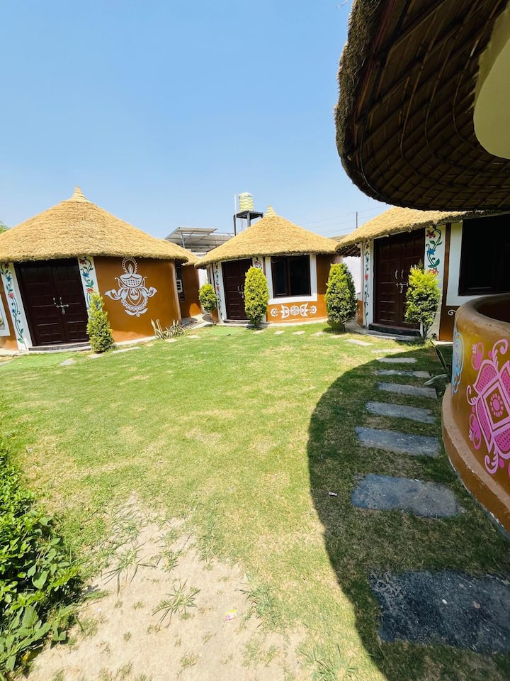 The Farmhouse - Noida