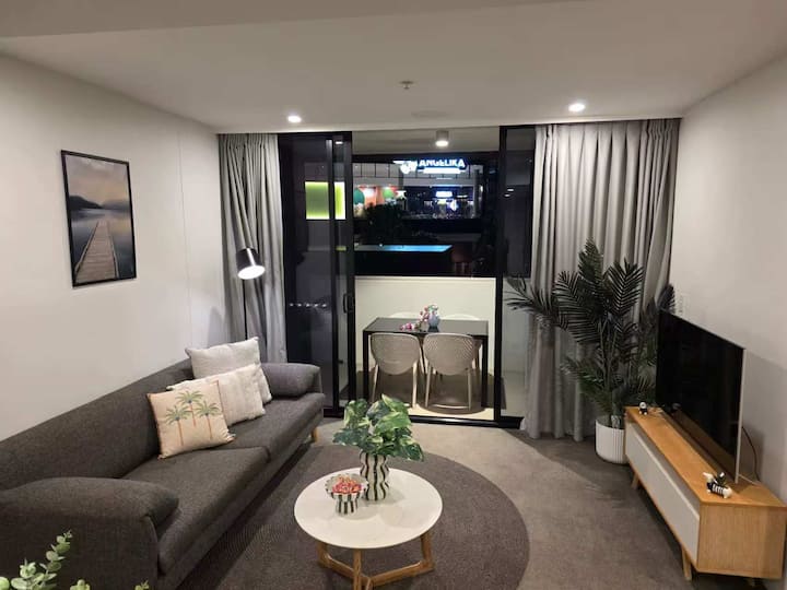 Modern 2br Apartment | Pool + South City Square - Oxley