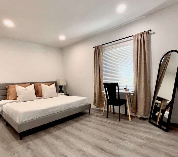 2 New Bedroom Suites With 3 Bathrooms & Parking! - Santa Ana, CA