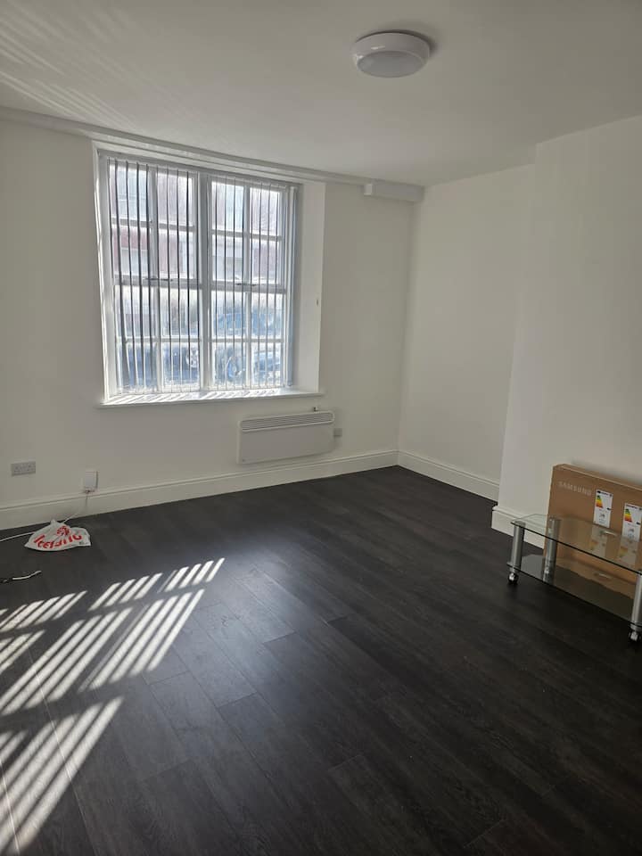 Spacious One Bedroom Flat - Warrington