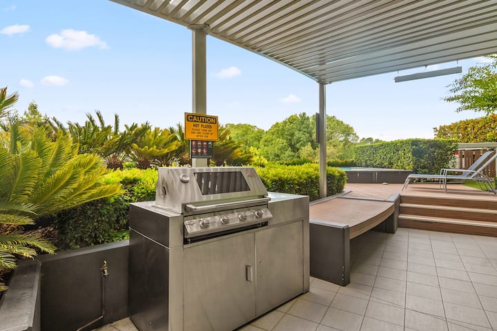 Stylish 1-bed In Cbd W/ Secure Underground Parking - Canberra
