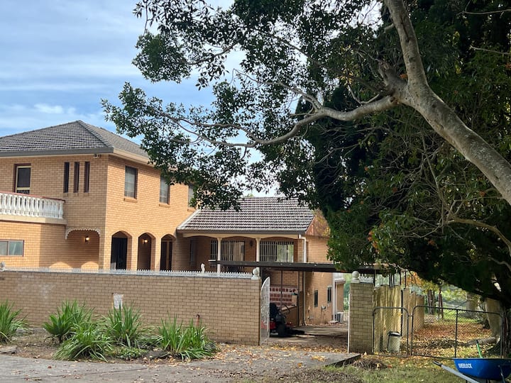 Spacious 5-acre Retreat For Groups In Galston - Sydney
