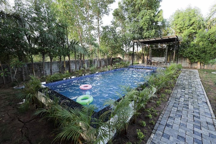 White Oak Villa - Bardoli