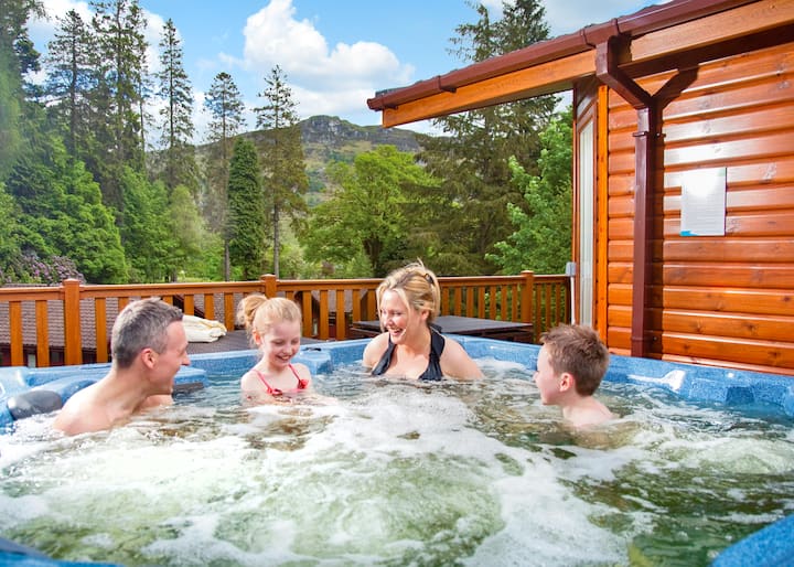 Luxury 3 Bed Hot Tub Lodge (Pet) - Lochgoilhead