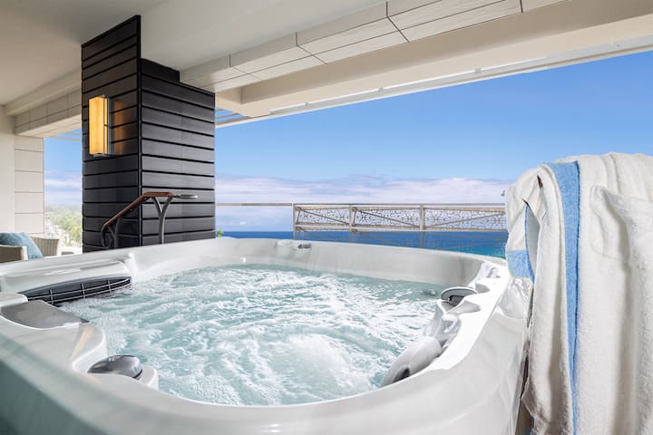 Oceanfront Azul Suite - Espacio Waikiki - Honolulu, HI