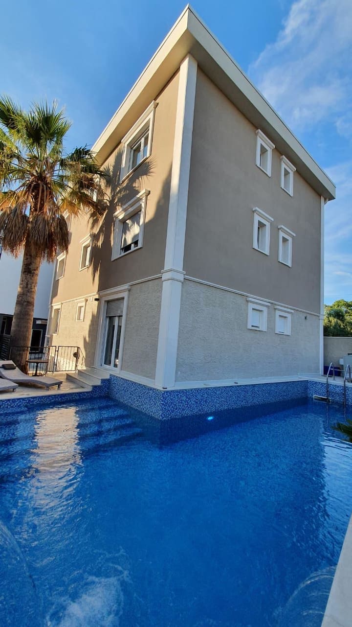 Villa Keko 2, Centrally Apartment With A Pool - Novalja