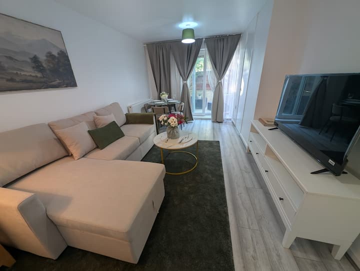 2br Ground Floor Garden Apt Contractors & Families - Milton Keynes
