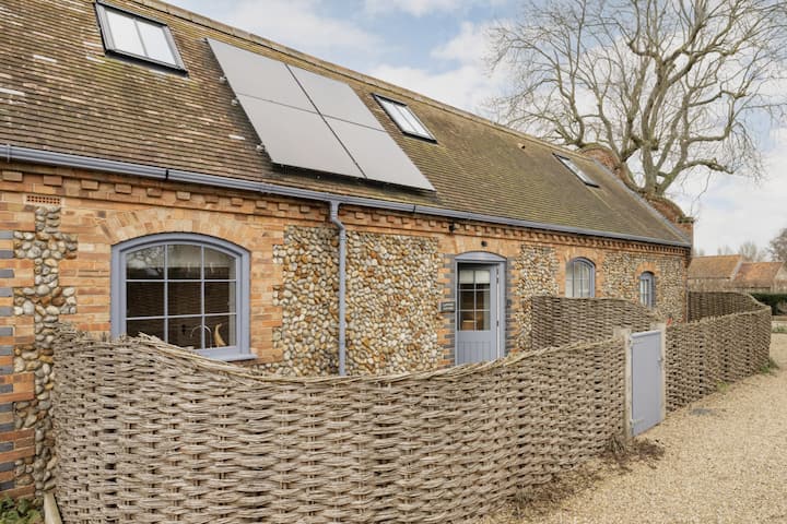 Lapwing Cottage - Holt