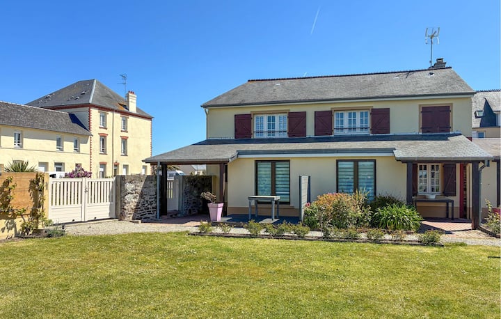 Gorgeous Home In Barneville Carteret With Wifi - Barneville-Carteret