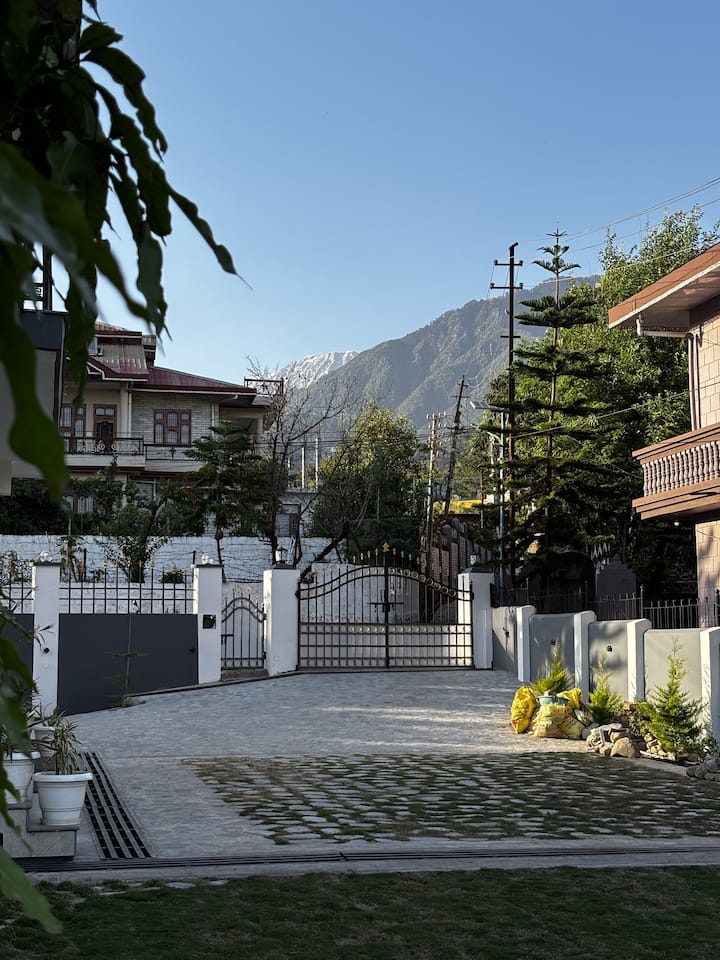 Himalayan White House - 2 Bhk - Dharamshala