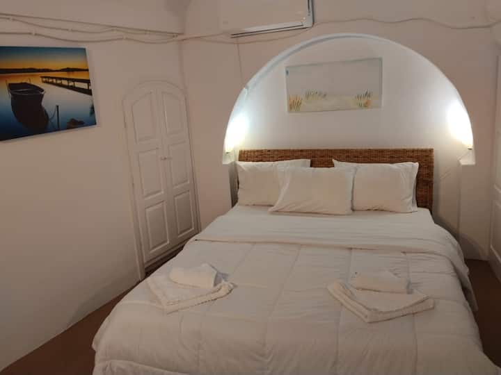 New Ryan's Cave Suite In Emporio Center - Santorini