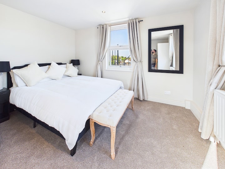 The Turret - Staines-upon-Thames
