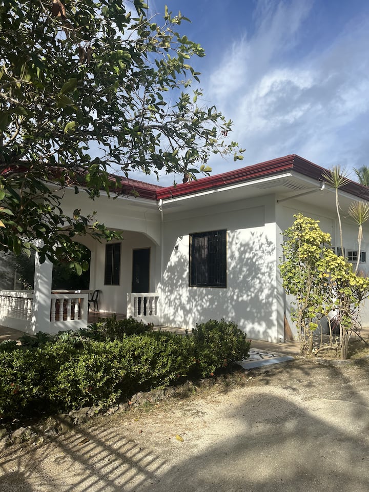 2br Entire House W/ Pool Near Alona Beach - Panglao