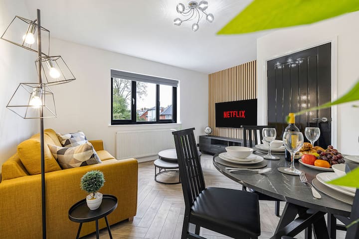 Stylish Newly Renovated Two Bedroom Apartment - High Wycombe