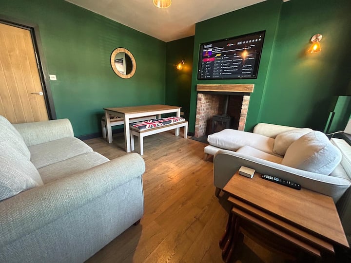 3 Bedroom Home With Parking - Nantwich