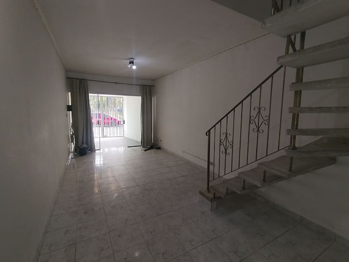 Casa Em Sbc, Frente Ao Terminal Ferrazópolis - Santo André