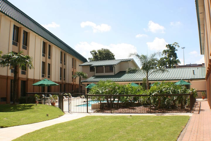 Comfortable 2 Double Beds Suite | 4 Rooms - Houston, TX
