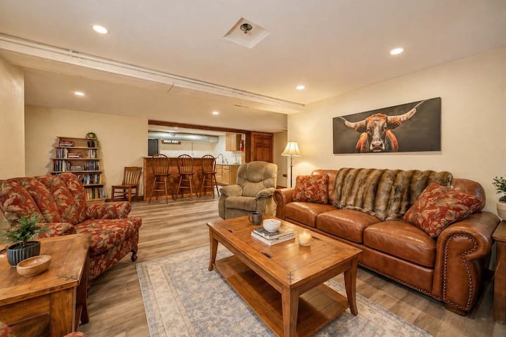 Harbour Hideout & Event Space| 3 Kings | Mma-perk - Sheridan, WY