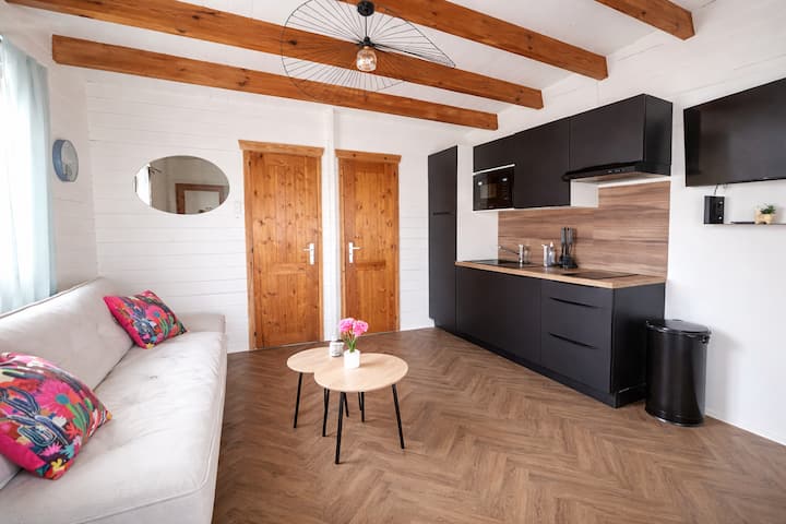 Chalet Rénové De 3 Chambres. - Gruissan