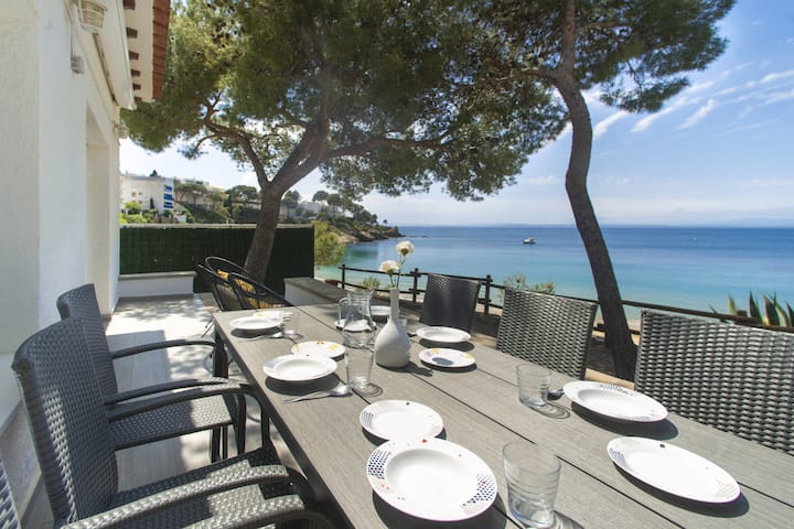 Beachfront Villa With Direct Beach Access - Roses