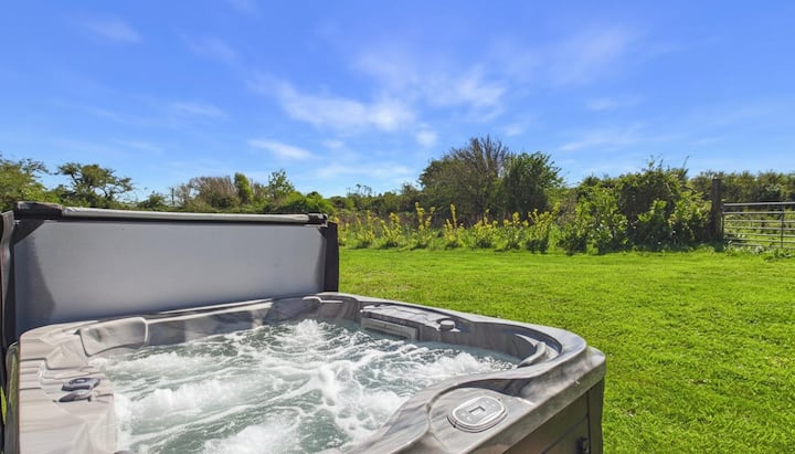 Swanlake Lodge - 3 Bedroom Lodge - Penally - Tenby