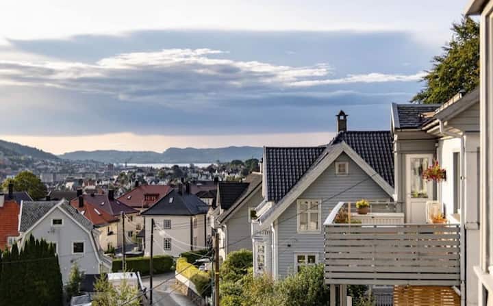 Big Apartment, Amazing View, 8min Car/ Bus To City - Bergen, Norway