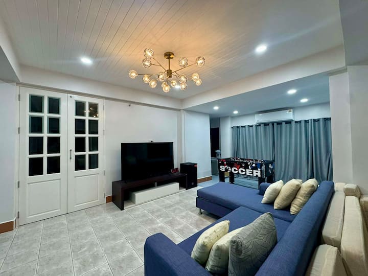 Songkhla Pool Villa: Sleeps 10, Bar & Karaoke - Songkhla