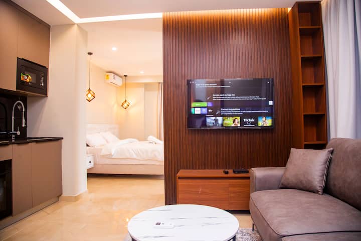 Luxury 1br Apt| Rooftop Pool & Gym In Osu - Ghana