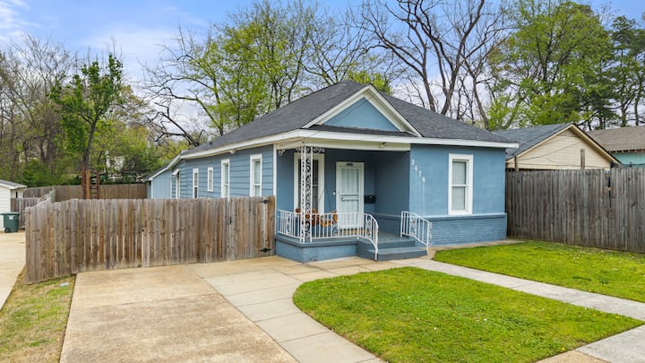 Family Friendly Home Near Beale Street - Memphis, TN
