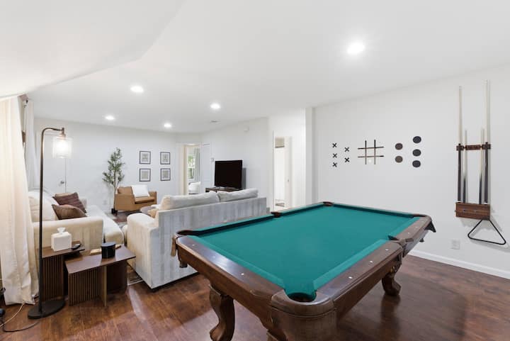 World Cup Retreat W/ Pool Table + Game Room - Kansas City, MO
