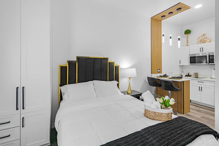 Luxurious 1br Suite 4 Min To Hard Rock Casino - Tampa, FL