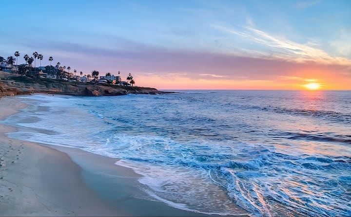 Superior 2 Queens | Close To Cove & Coast |4 Rooms - San Diego, CA