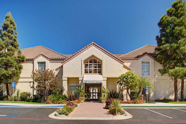 Close To Manhattan Beach + Free Breakfast & Pool - Hermosa Beach, CA