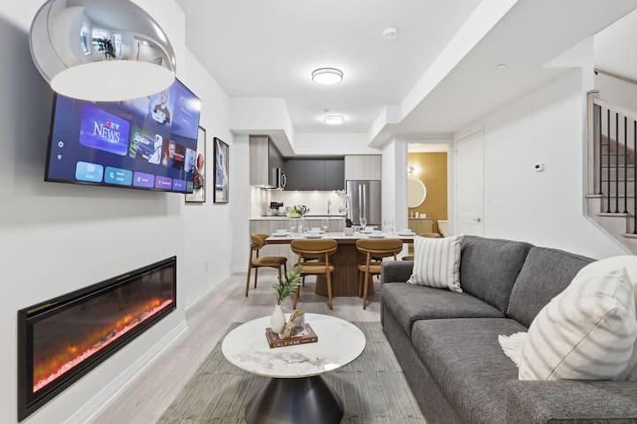 Boutique 3br Townhouse • Sleeps 7 • Free Parking - Toronto, ON