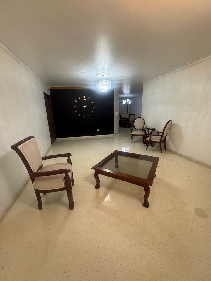 Spacious & Elegant Apartment In Las Praderas - Santo Domingo