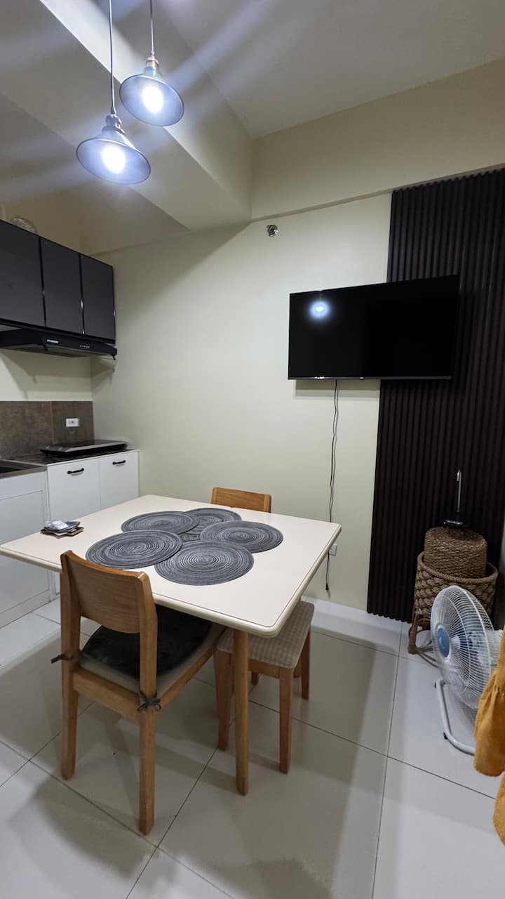 Cozy Condo Unit At Deca Sentrio - Naga