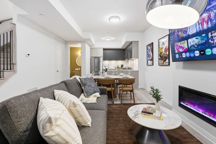 Boutique 3br Townhouse • Sleeps 7 • Free Parking - Toronto, ON
