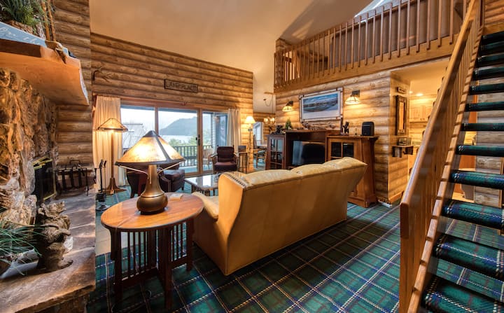 Spacious Walk-to-town Condo With Lake Views! - Lake Placid, NY