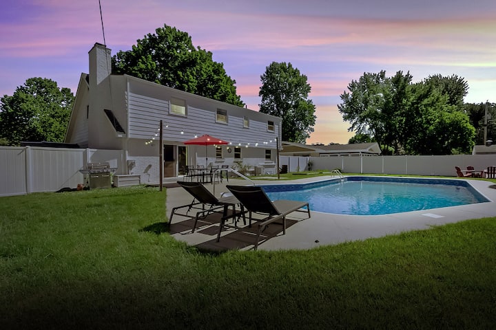 Timber & Tide | Hot Tub| Pool | Sleep 10 | Gamerm - Stevensville, MI