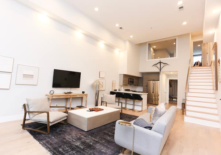 Logan Circle Loft | Rooftop Deck & City Views - Washington, D.C.