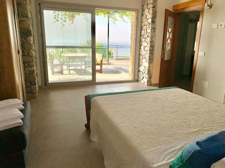 Di Fronte A Un Mare Meraviglioso, Con Piscina - Noli