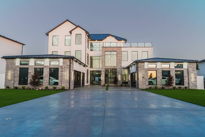 The Diamond Estate| Frisco Mansion With Pool & Spa - Little Elm