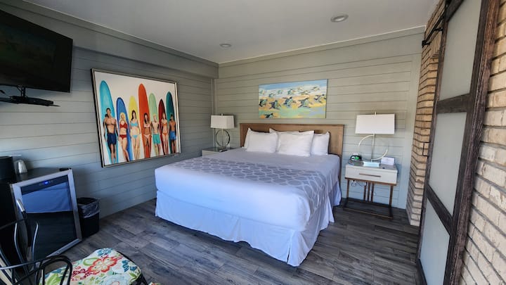Ship-n-shore Hotel - Dock Room King - Saugatuck, MI