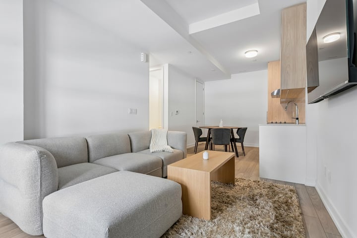 Home Richmond Hill 2bed2bath | Parking - Richmond Hill