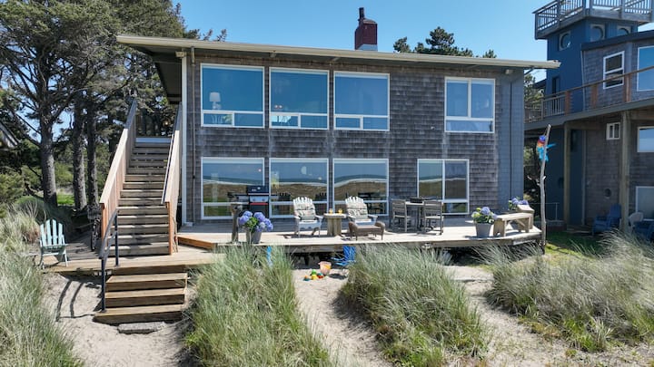 Anchors Away Beachfront *Pet Friendly - Seaside, OR