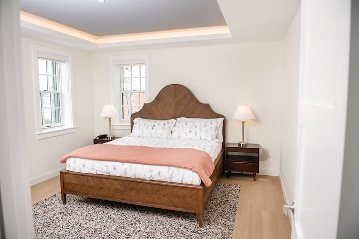 Crown Level Suite - Treadwell Mansion - Dover, NH